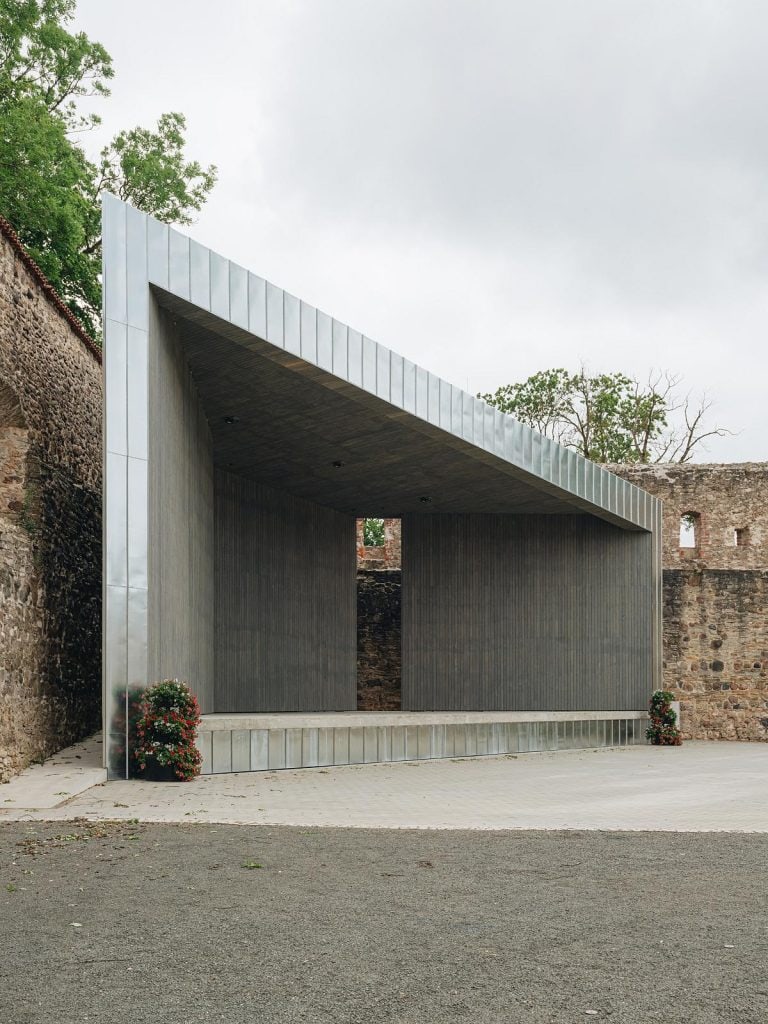 Restore The Historic Põltsamaa Castle